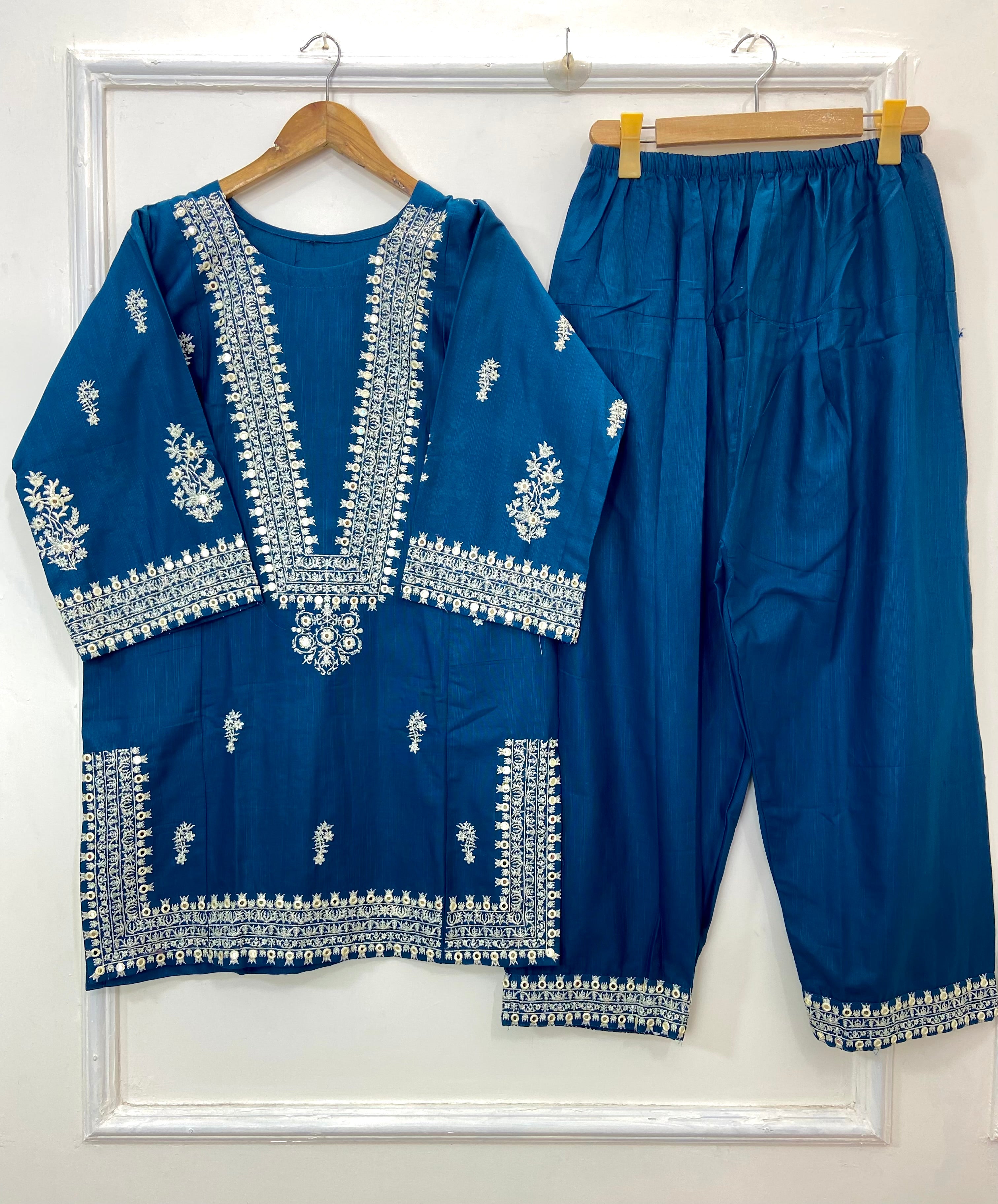 Foil Embroidery Bliss 2PC (Farshi Shalwar) (Khaddar) D-167 – Rangeen Dhaage