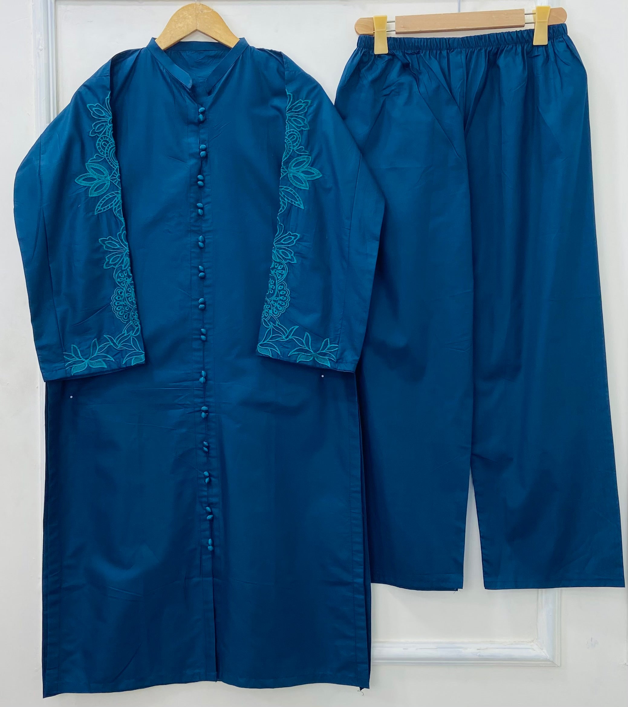 Front-Open Embroidered 2PC (Premium Cotton) D-406 – Rangeen Dhaage
